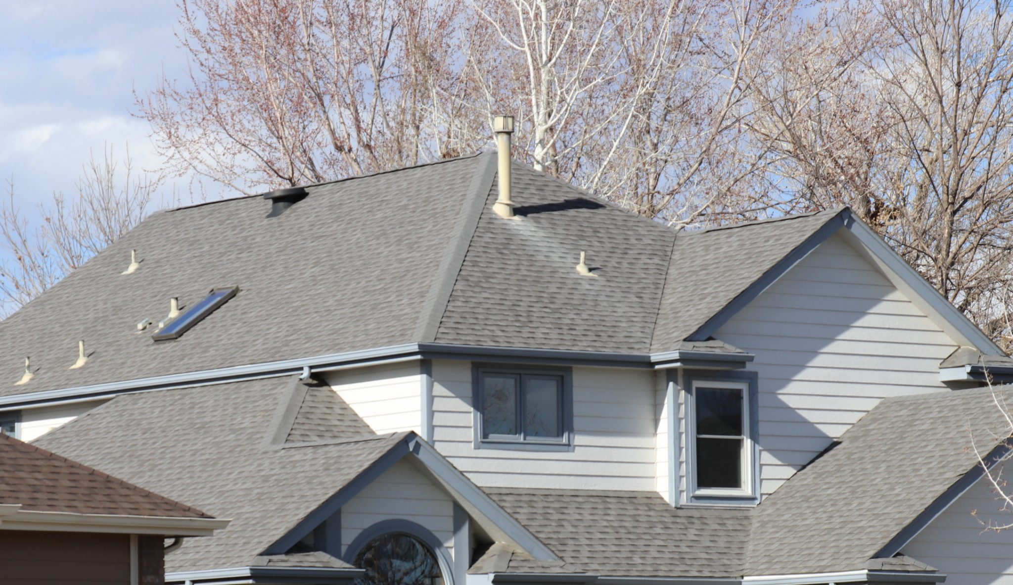 Stains Below Roof Vents – InterNACHI Inspection Narrative Library