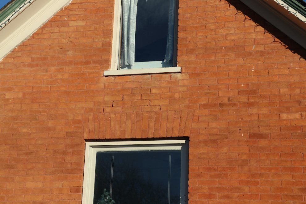 Structural Brick Wall Failure – InterNACHI Inspection Narrative Library