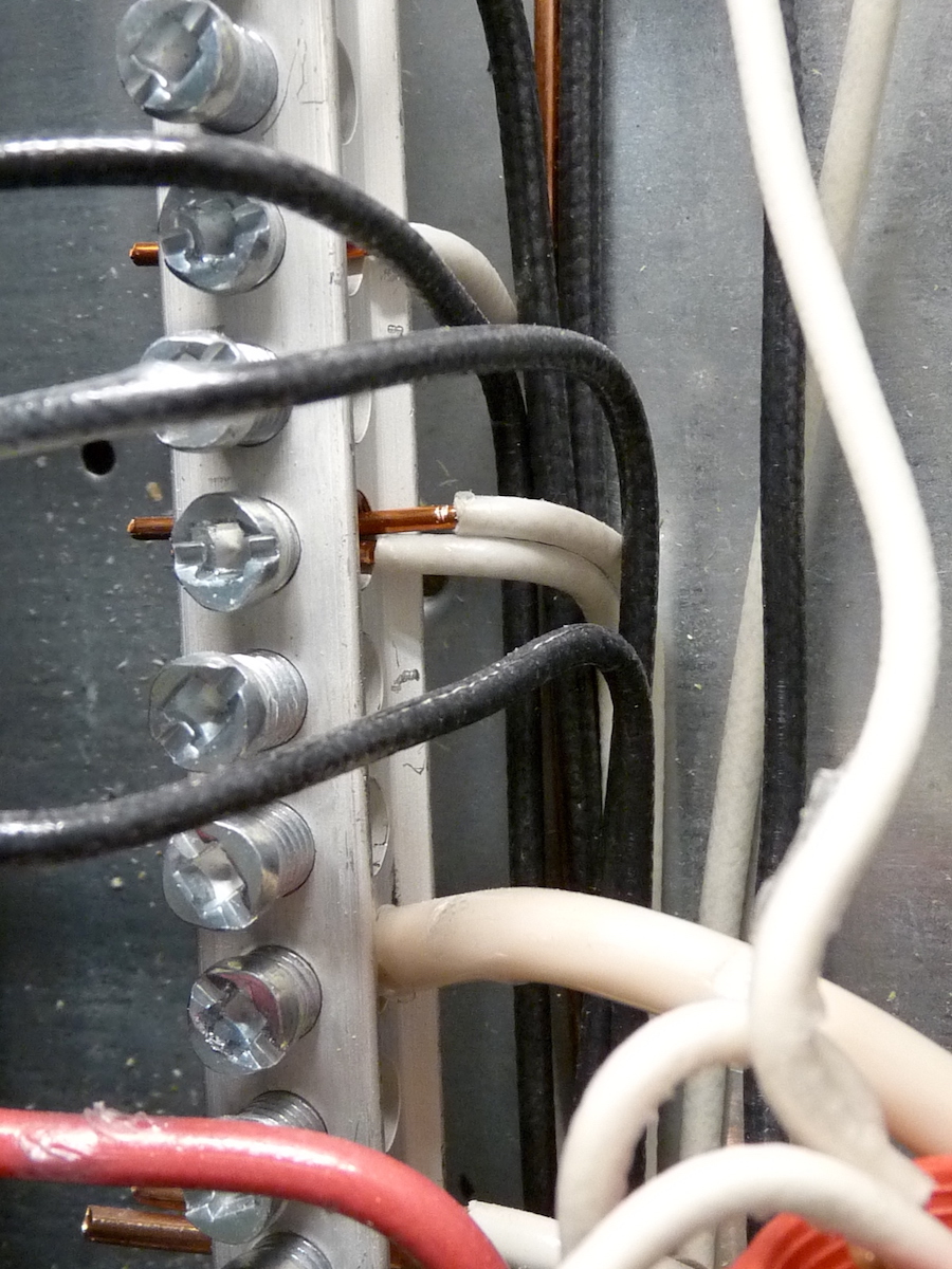 Neutral Conductor Concerns – InterNACHI Inspection Narrative Library