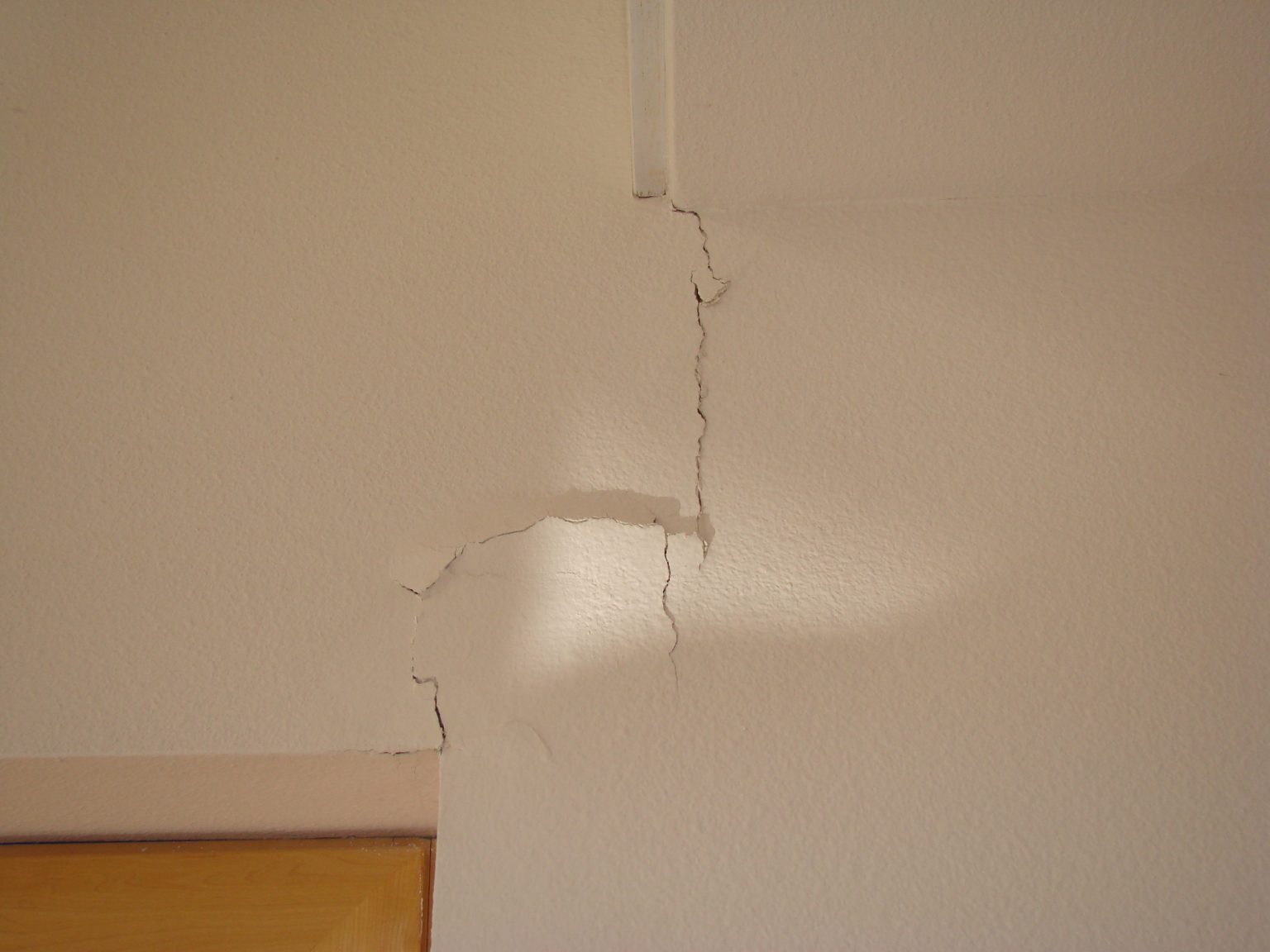 Crack Analysis – InterNACHI Inspection Narrative Library